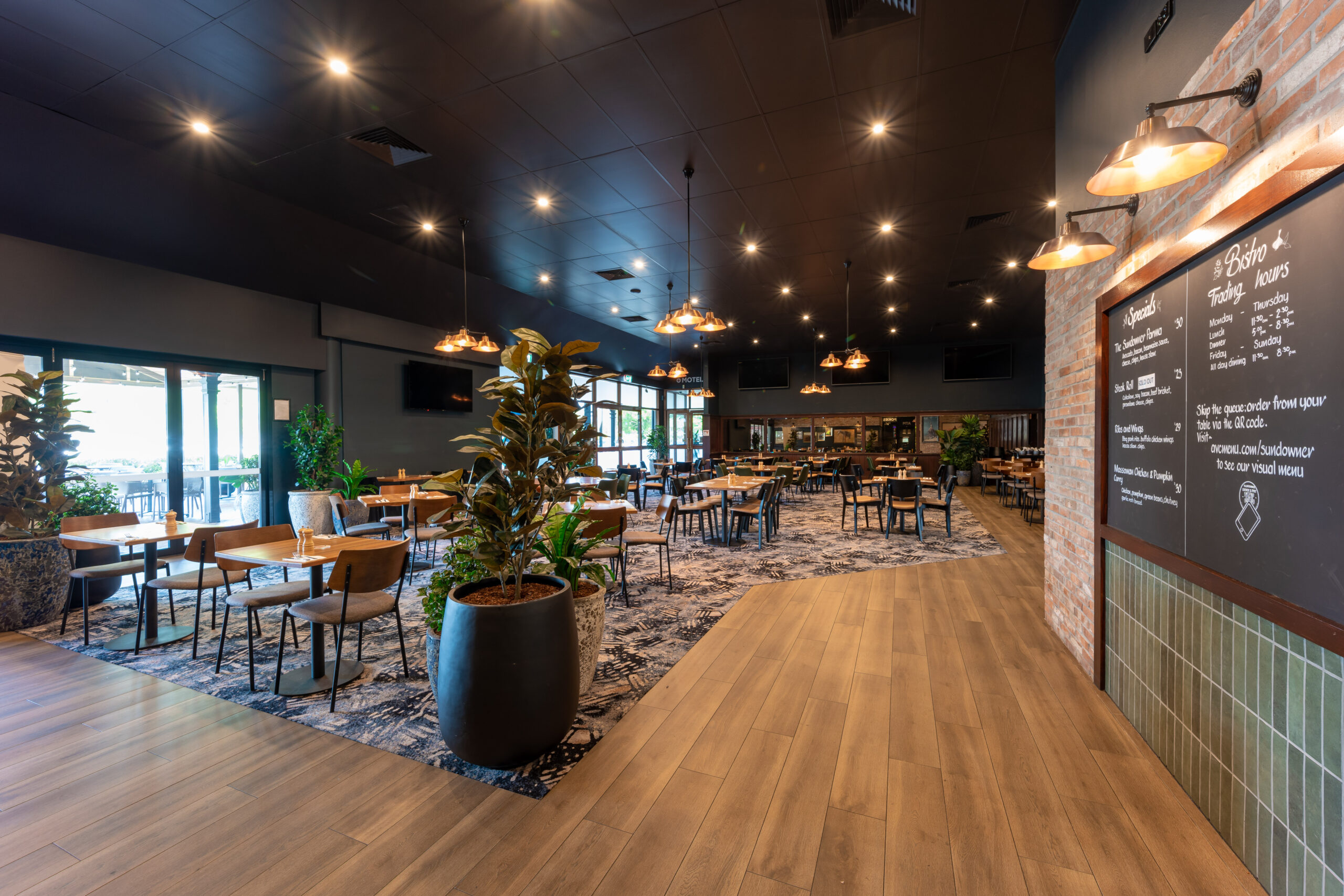 Sundowner Hotel – 8pm to 11:30pm – Detour Band